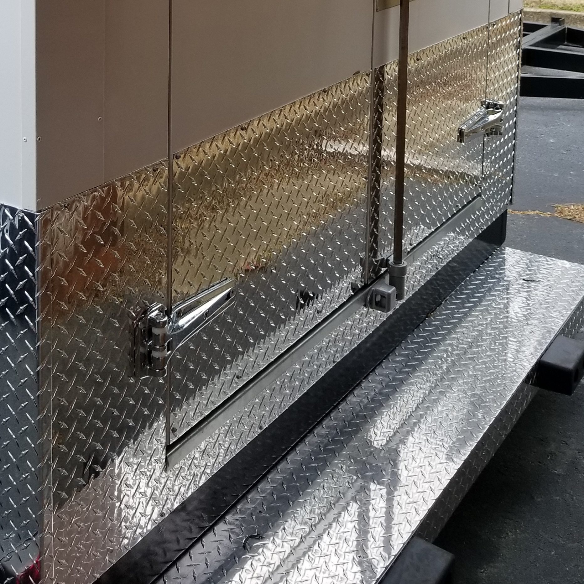 Features and Options - Small Refrigerated Trailers