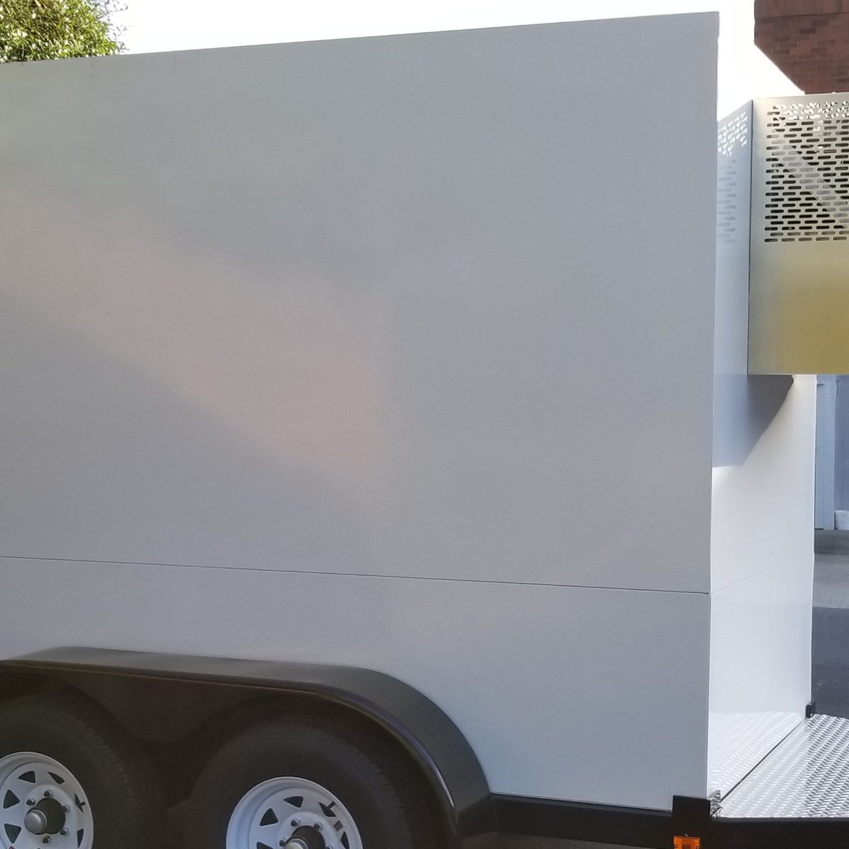 Features and Options - Small Refrigerated Trailers